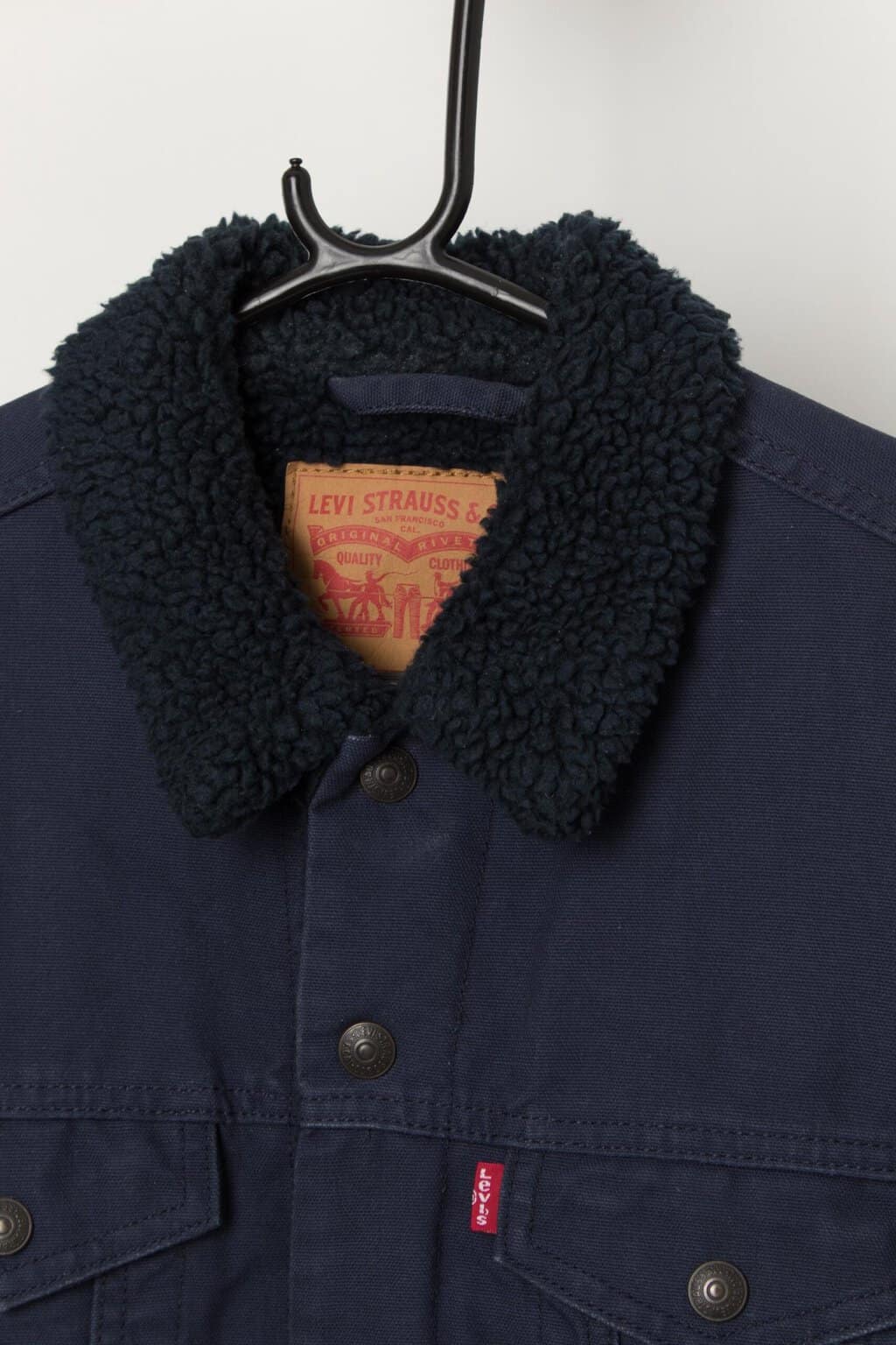 Men's Levis dark blue sherpa trucker jacket - Medium | St Cyr Vintage